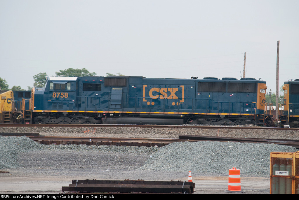 CSX 8758